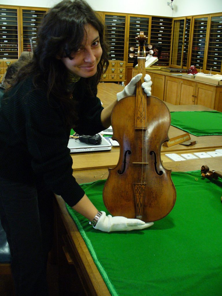 modern and old cello D compared – Daniela Gaidano